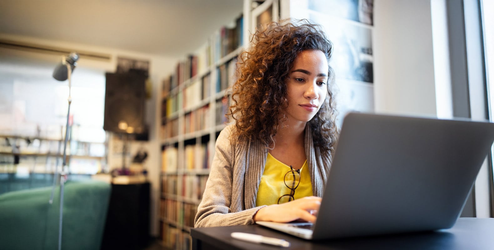 Diploma vs Degree: Associate Degree vs Bachelor's | B&SC